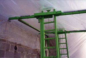 WINTER ENCLOSURE USING OVERHEAD PROTECTION - Non-Stop Scaffolding