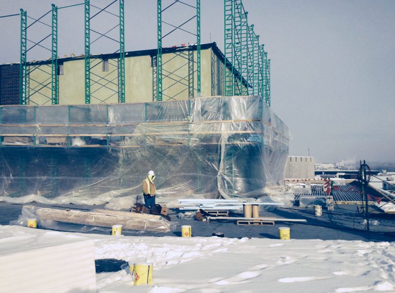 WINTER ENCLOSURE USING OVERHEAD PROTECTION - Non-Stop Scaffolding