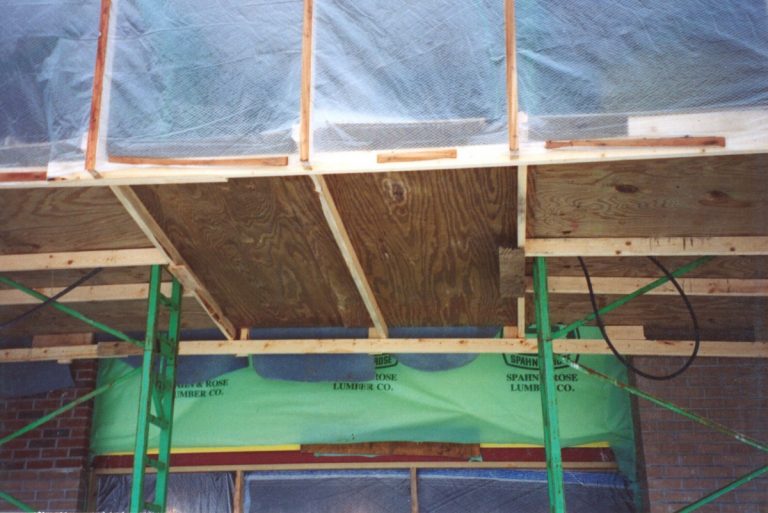 WINTER ENCLOSURE USING OVERHEAD PROTECTION - Non-Stop Scaffolding