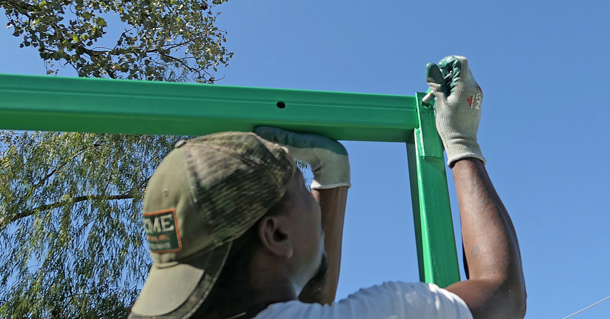 WINTER ENCLOSURE USING OVERHEAD PROTECTION - Non-Stop Scaffolding